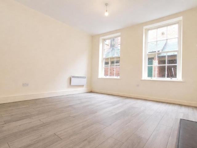 1 bedroom ground floor flat to rent