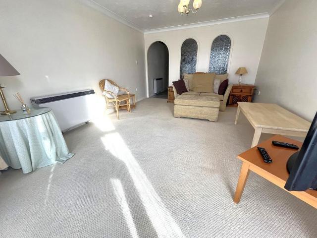 1 bedroom ground floor flat to rent