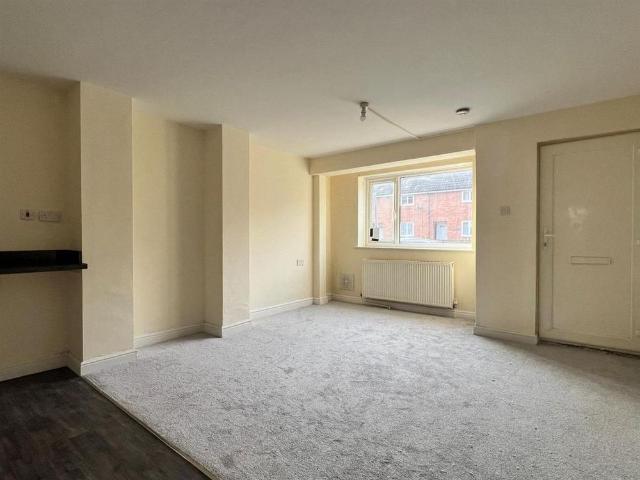 1 bedroom ground floor flat to rent