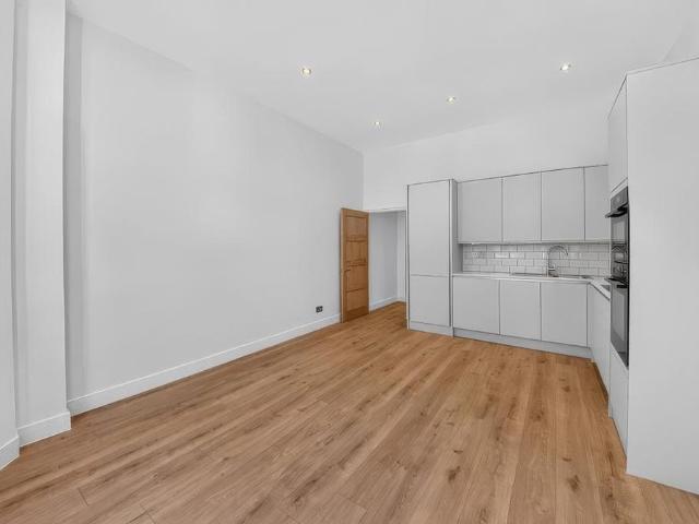 1 bedroom ground floor flat to rent