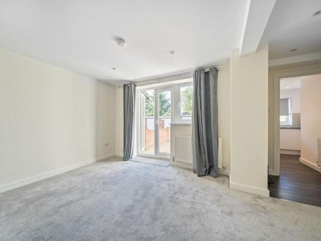 1 bedroom ground floor flat to rent