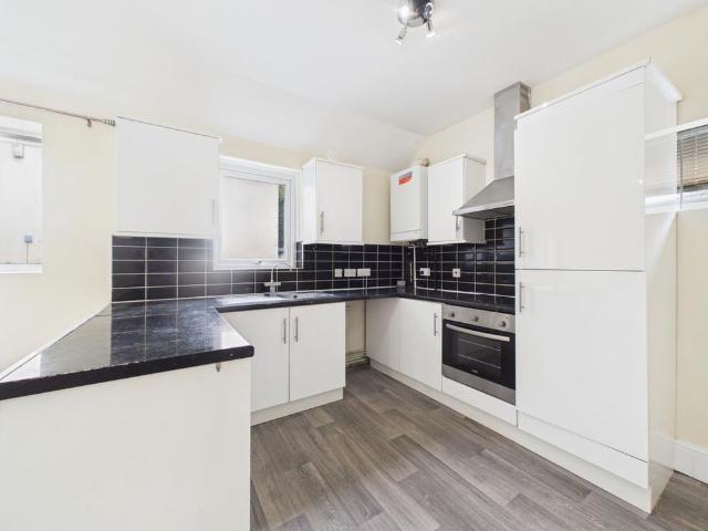 1 bedroom ground floor flat to rent