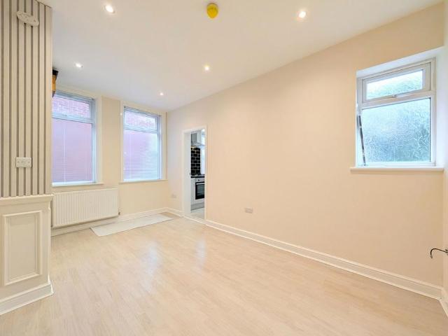 1 bedroom ground floor flat to rent