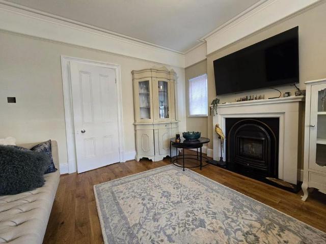 1 bedroom ground floor flat to rent