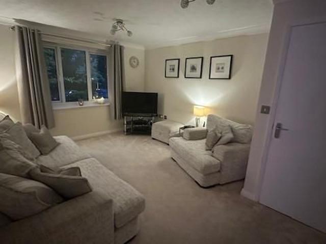 1 bedroom ground floor flat to rent