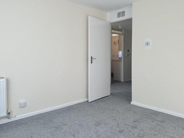 1 bedroom ground floor flat to rent
