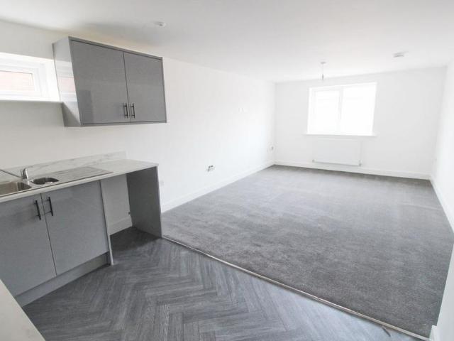 1 bedroom ground floor flat to rent