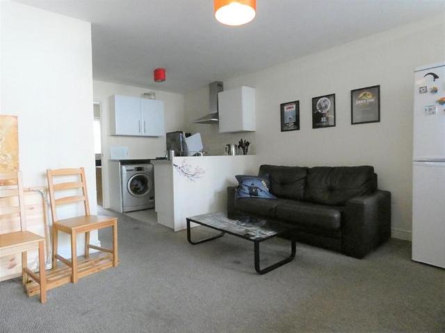 1 bedroom ground floor flat to rent