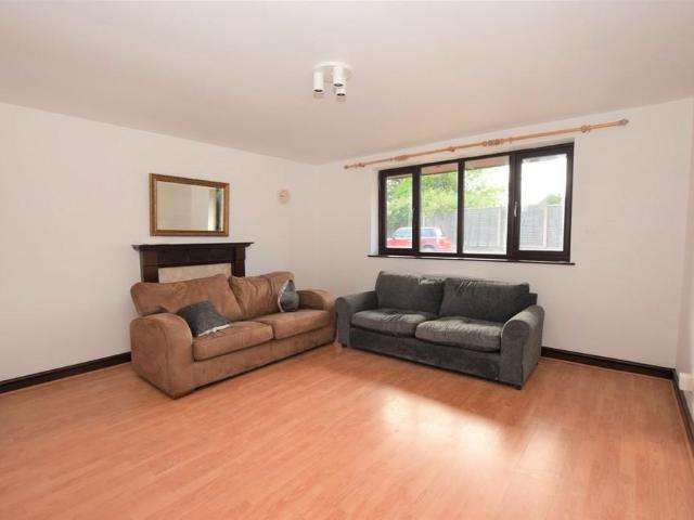 1 bedroom ground floor flat to rent