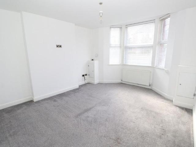 1 bedroom ground floor flat to rent