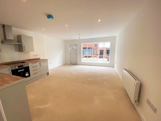 1 bedroom ground floor flat to rent