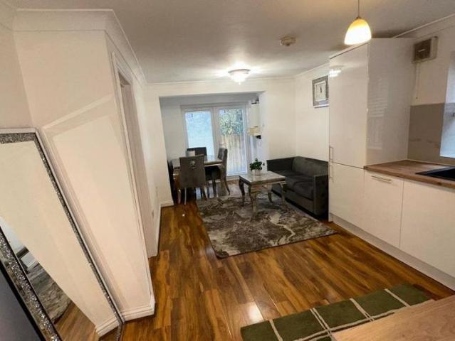 1 bedroom ground floor flat to rent