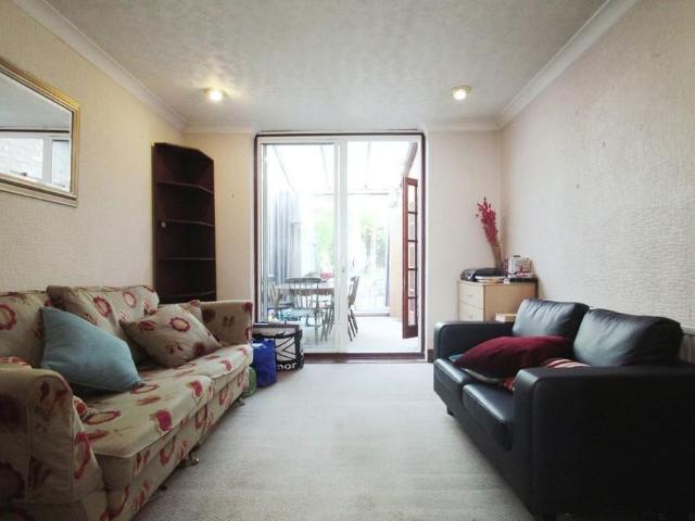 1 bedroom ground floor flat to rent