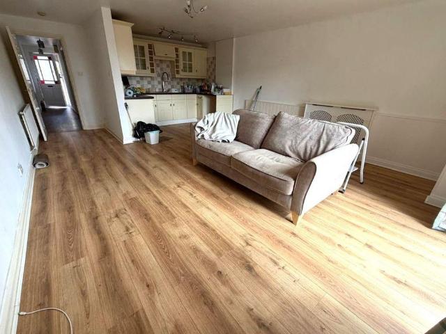 1 bedroom ground floor flat to rent