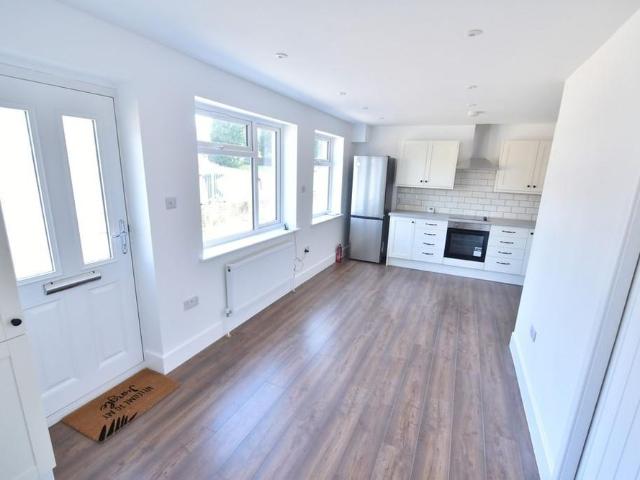 1 bedroom ground floor flat to rent