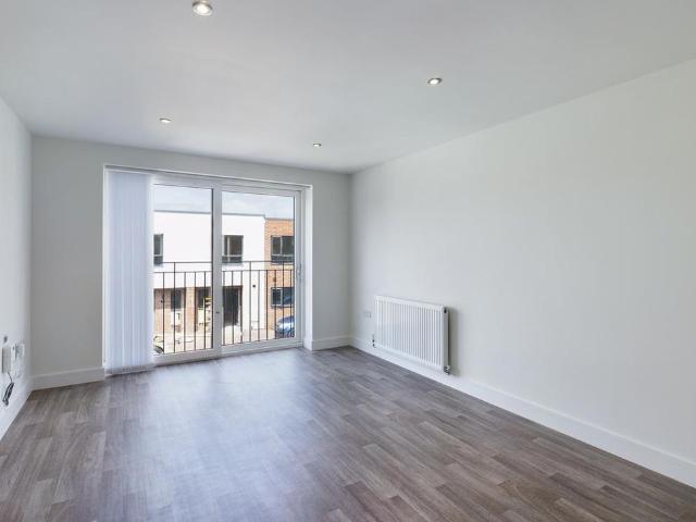 1 bedroom ground floor flat to rent
