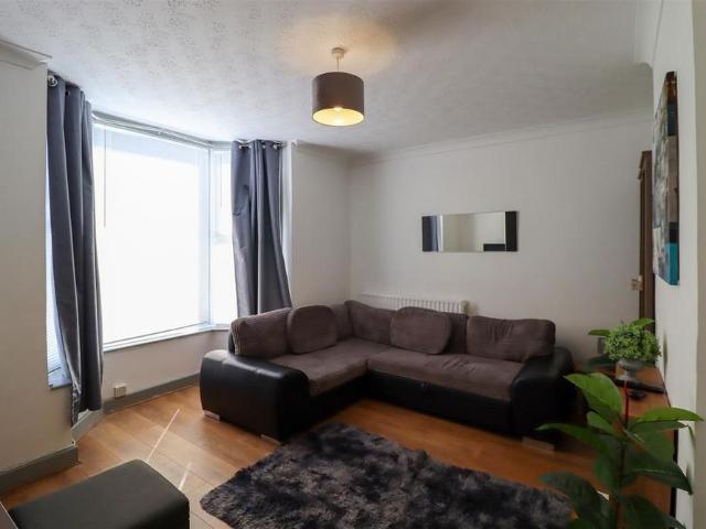 1 bedroom ground floor flat to rent