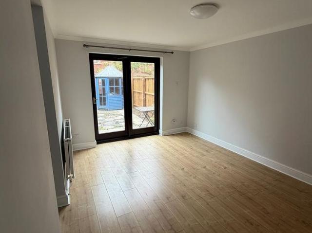 1 bedroom ground floor flat to rent