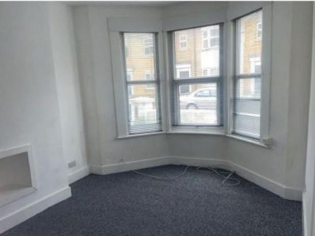 1 bedroom ground floor flat to rent