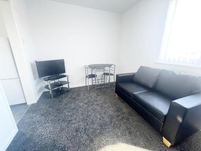 1 bedroom ground floor flat to rent