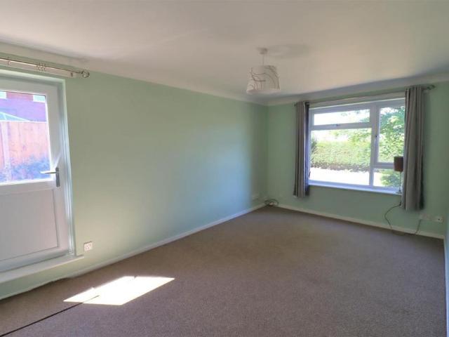 1 bedroom ground floor flat to rent