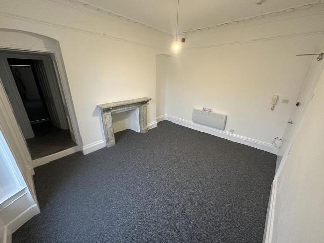 1 bedroom ground floor flat to rent