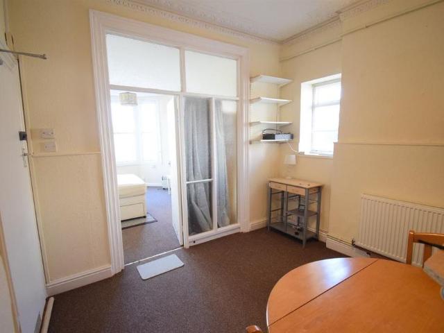 1 bedroom ground floor flat to rent