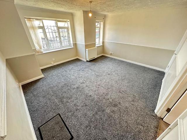 1 bedroom ground floor flat to rent