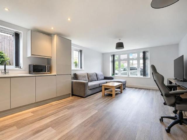2 bedroom ground floor flat to rent