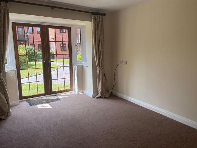1 bedroom ground floor flat to rent
