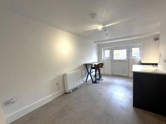 1 bedroom ground floor flat to rent