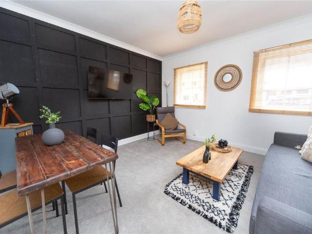1 bedroom ground floor flat to rent