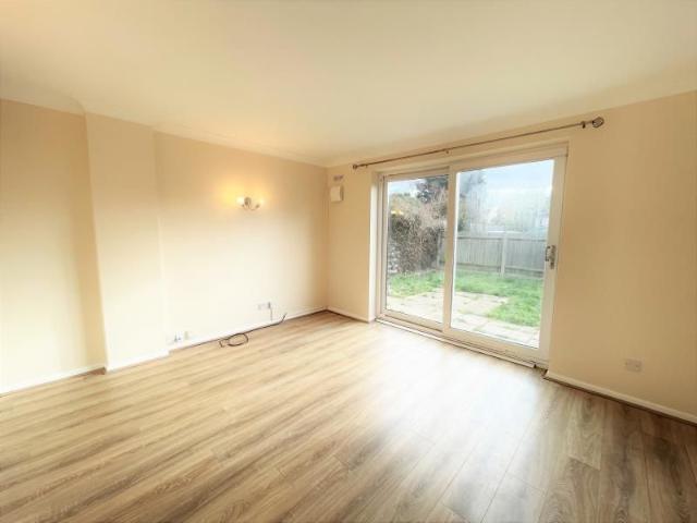 1 bedroom ground floor flat to rent