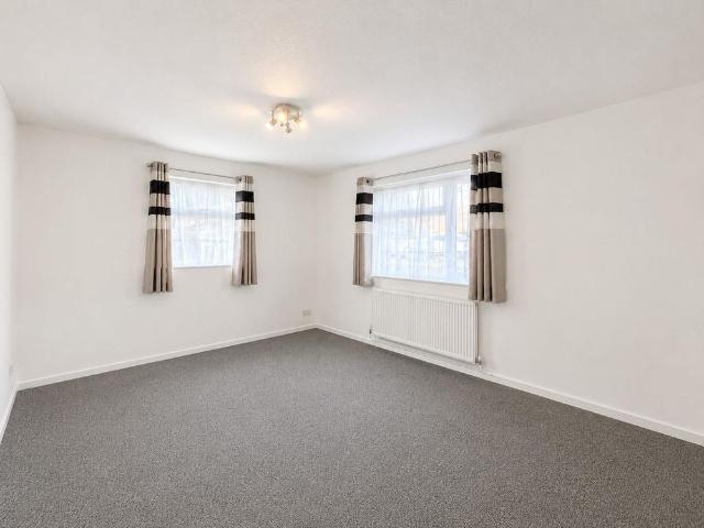 1 bedroom ground floor flat to rent