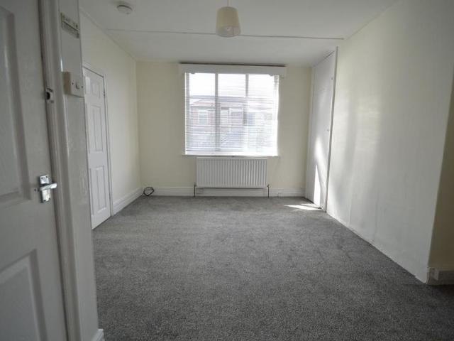 1 bedroom ground floor flat to rent