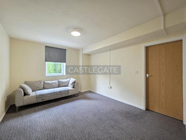 1 bedroom ground floor flat to rent