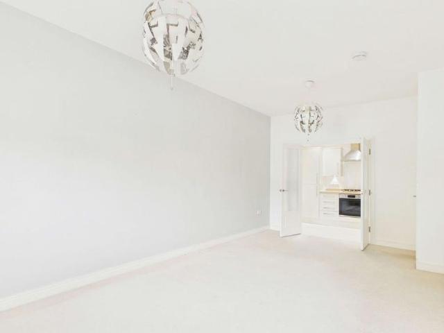 1 bedroom ground floor flat to rent