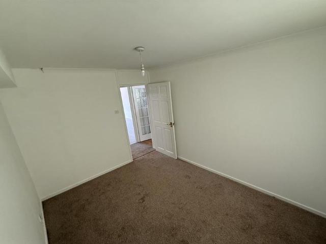 1 bedroom ground floor flat to rent