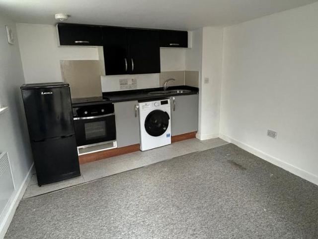 1 bedroom ground floor flat to rent