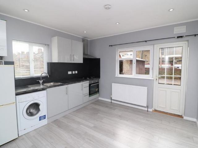1 bedroom ground floor flat to rent