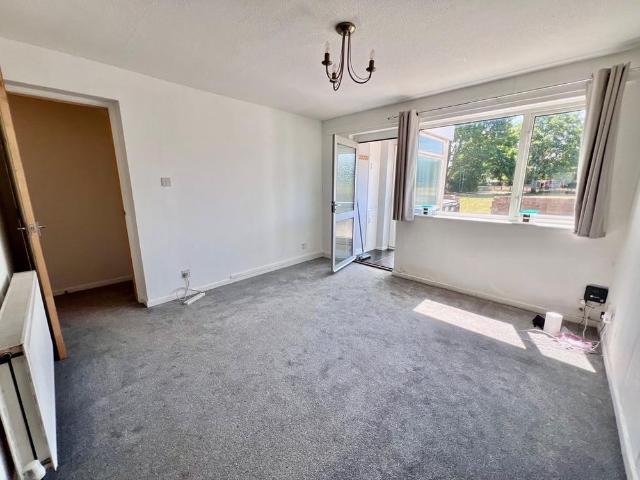 1 bedroom ground floor flat to rent