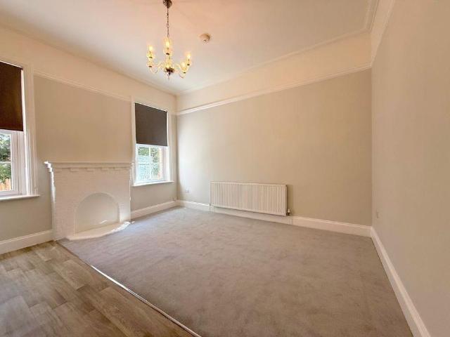 1 bedroom ground floor flat to rent