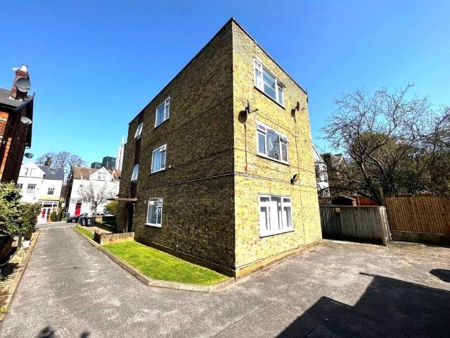 1 bedroom ground floor flat to rent