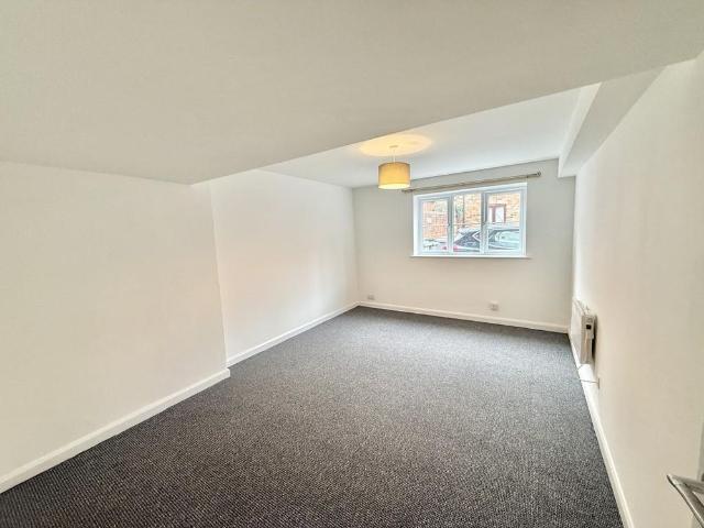 1 bedroom ground floor flat to rent