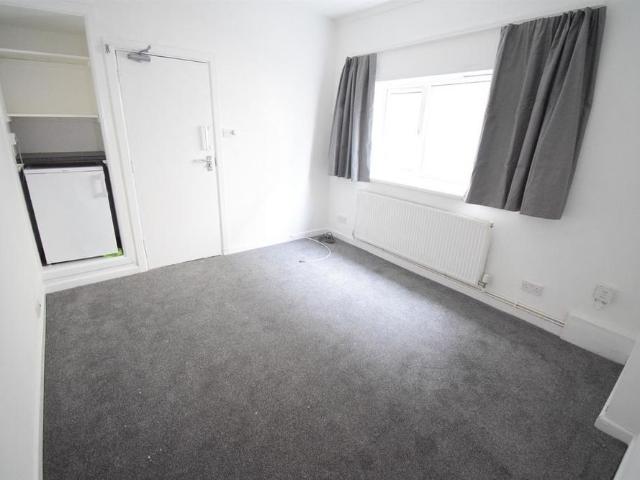 1 bedroom ground floor flat to rent