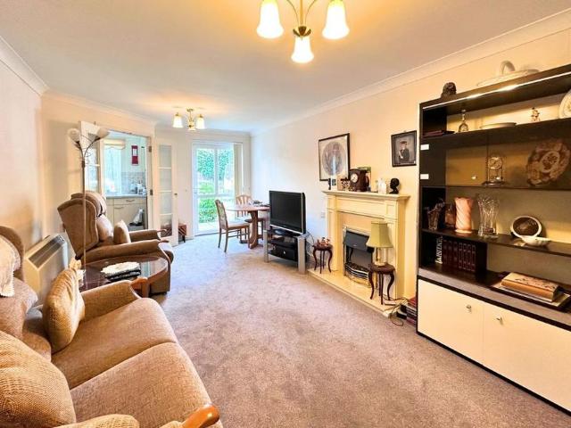 1 bedroom ground floor flat to rent