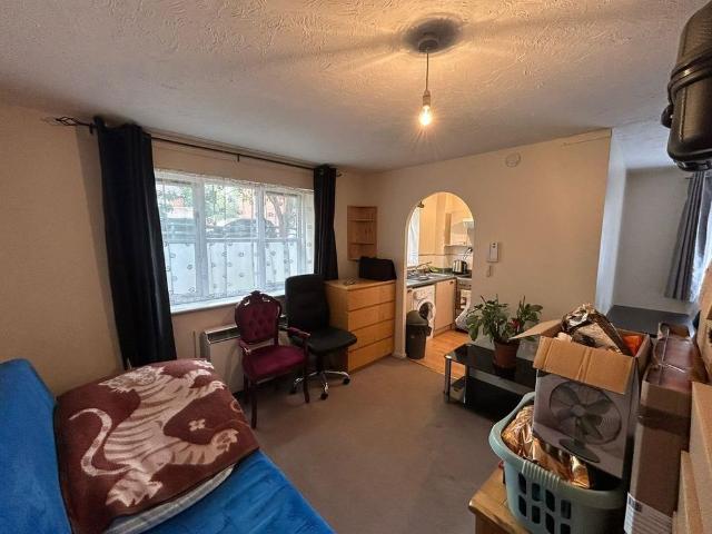 1 bedroom ground floor flat to rent