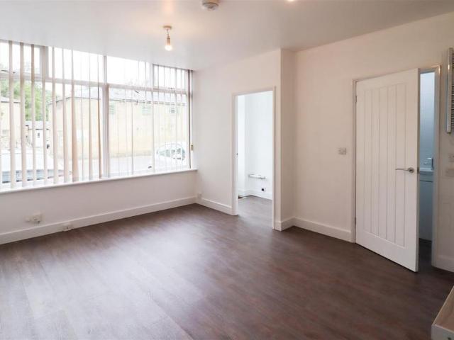 1 bedroom ground floor flat to rent