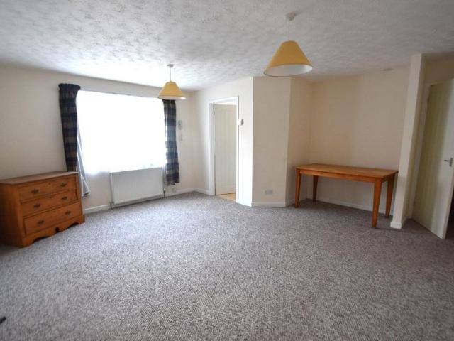 1 bedroom ground floor flat to rent