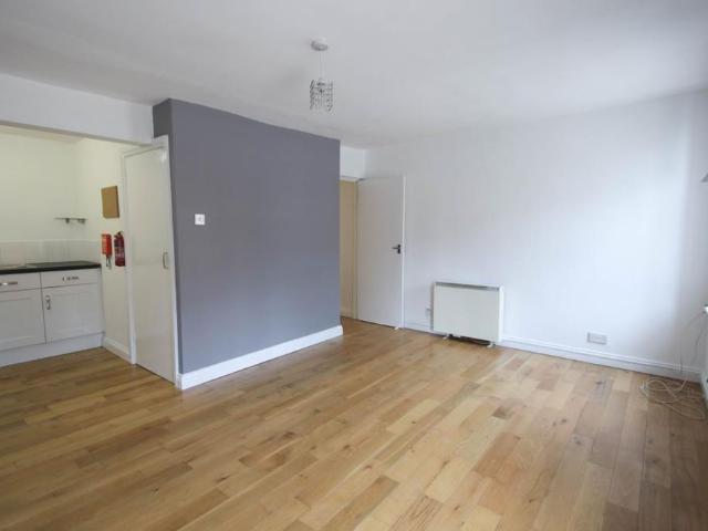 1 bedroom ground floor flat to rent
